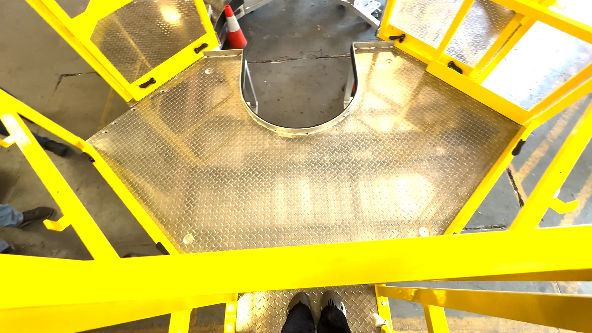 Crossover Ladders | JE Technology Solutions